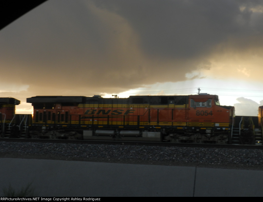 BNSF 8054